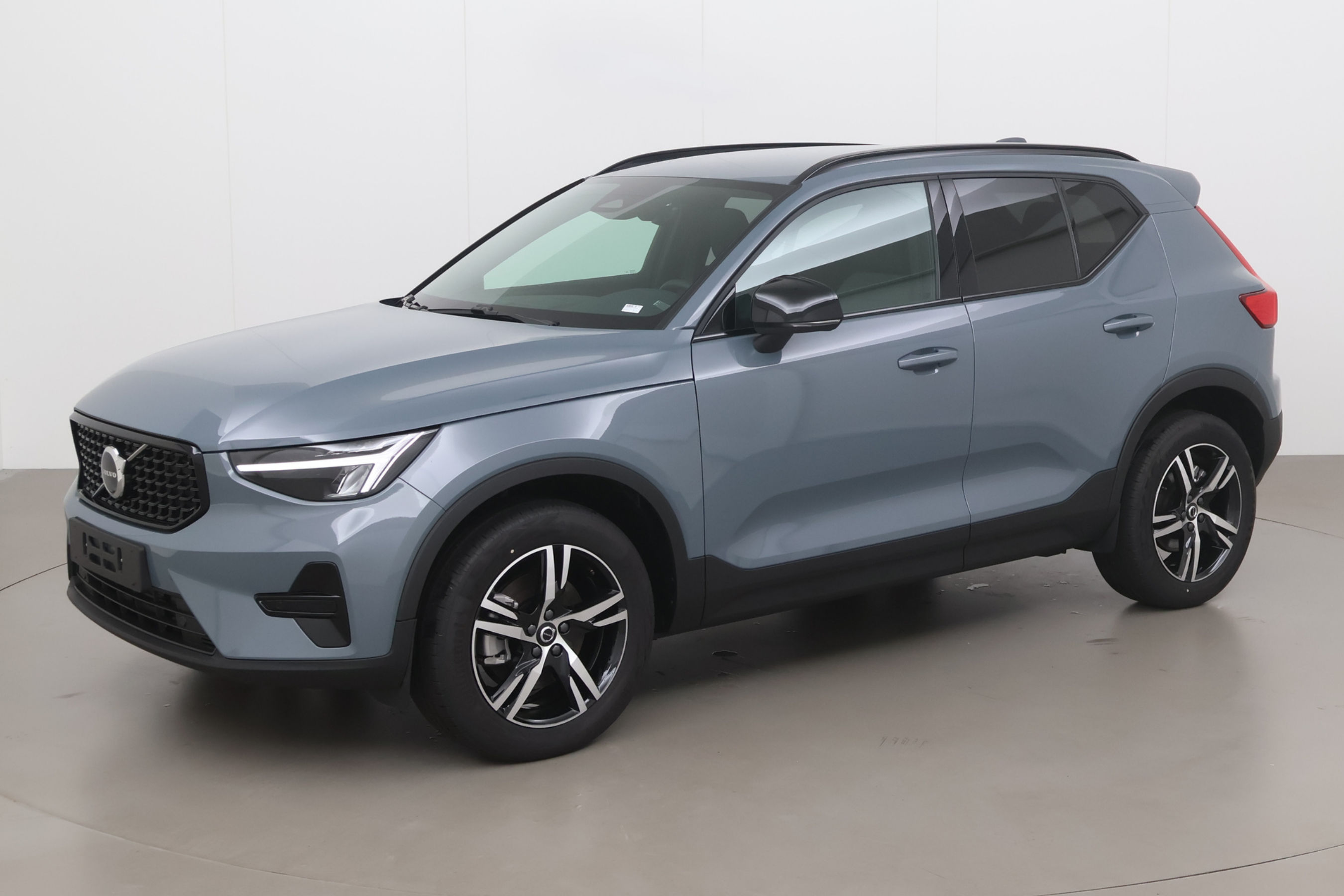 Volvo Xc40 neuve - b4 fwd plus dark 197 AT - 5 portes - Micro-hybride ...