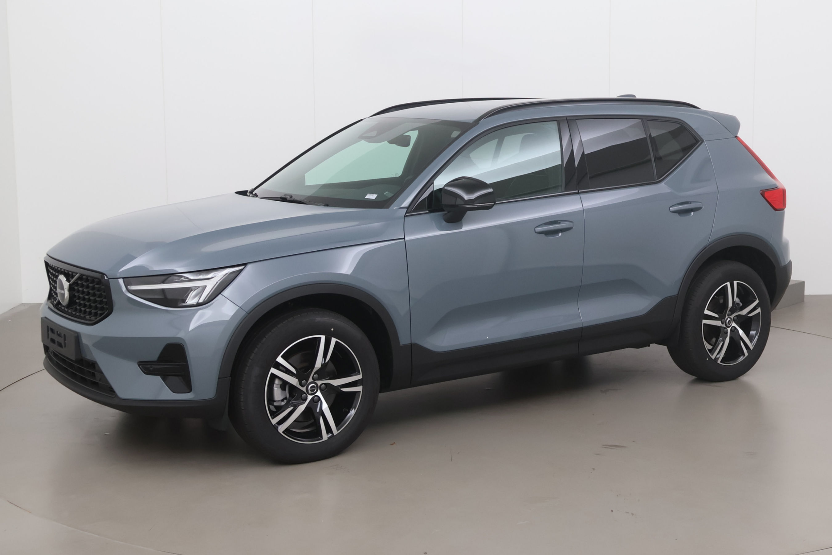 Nieuwe Volvo Xc40 - plus dark design 197 AT - 5-deurs - Mild hybride ...