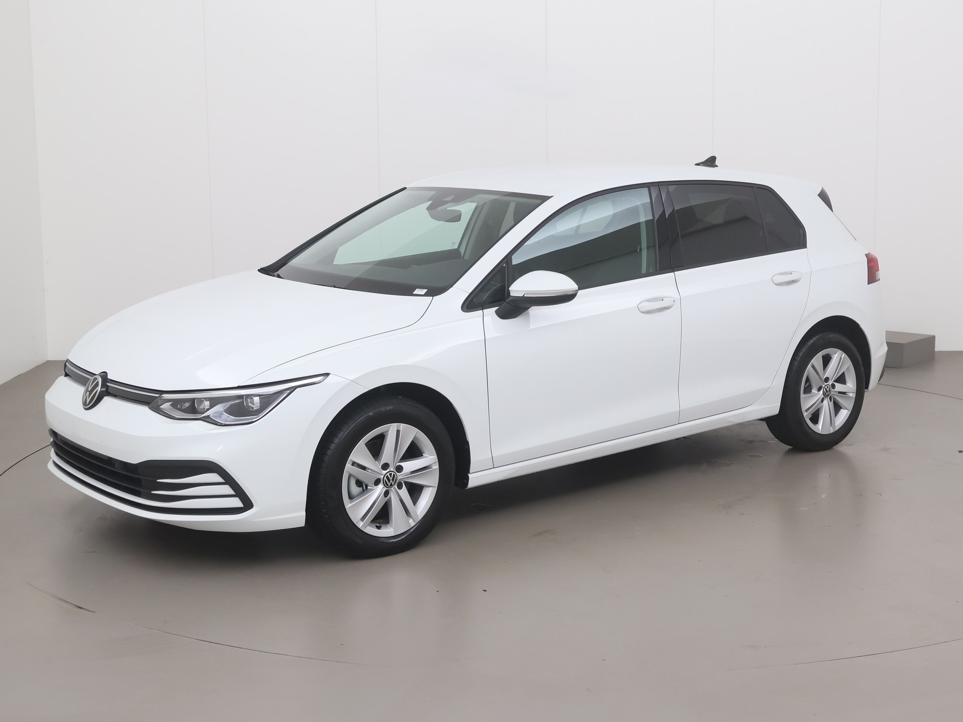 Nieuwe Volkswagen Golf VIII - etsi life 110 AT - 5-deurs - Mild hybride ...