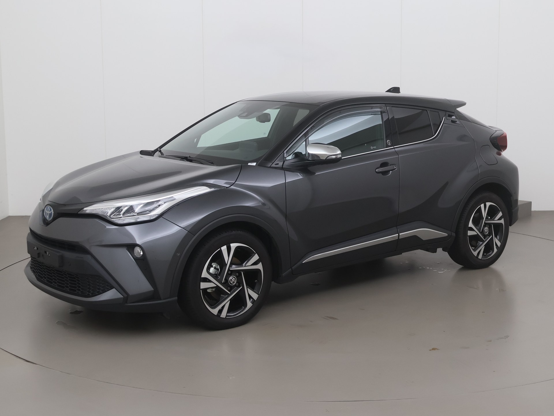 Tweedehands Toyota C-HR - c-hr 1.8i vvt-i hybrid c-lub bi-tone e-cvt 98 ...