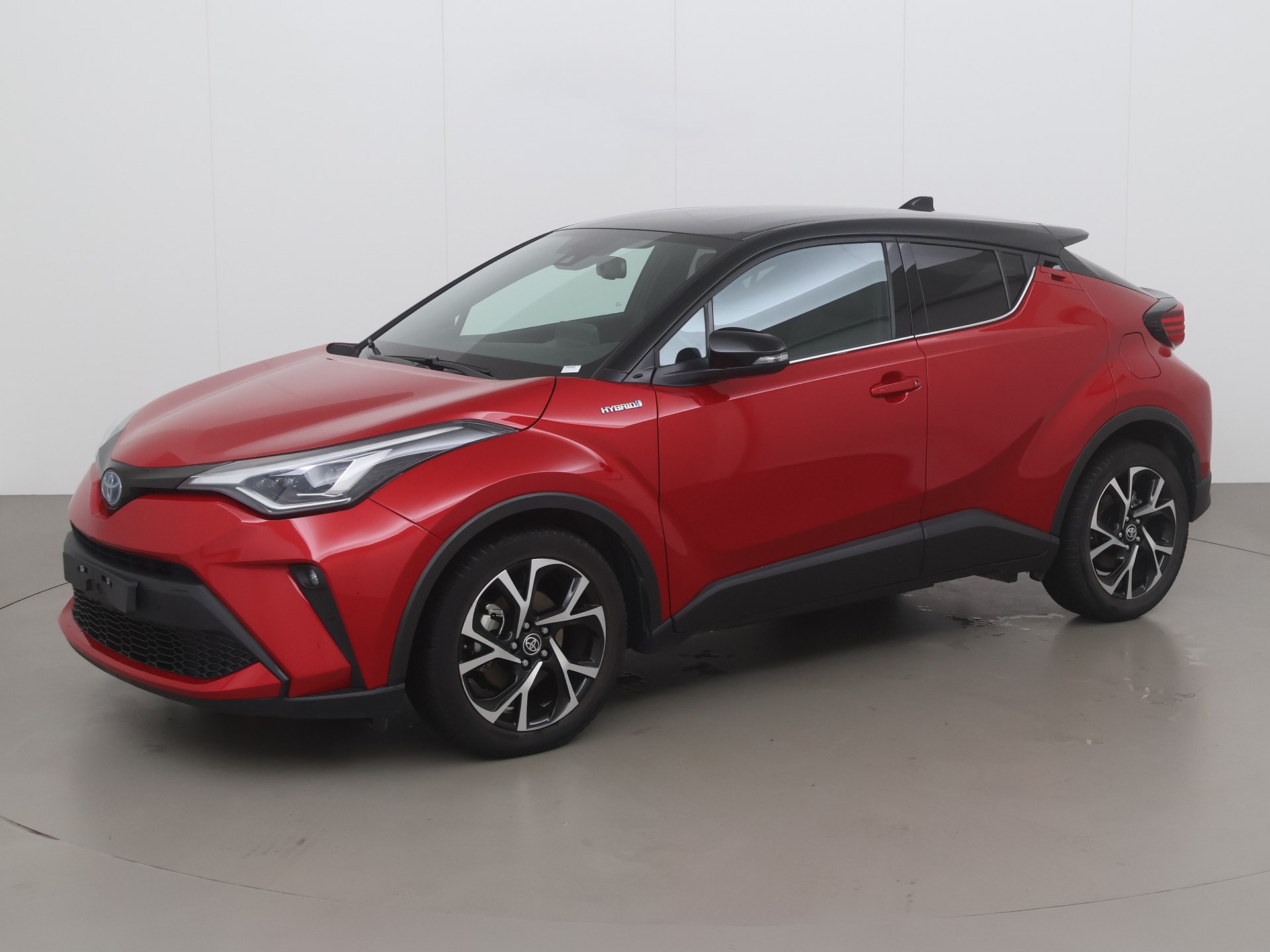 Tweedehands Toyota C-HR - c-hr 1.8i vvt-i hybrid c-lub bi-tone e-cvt 98 ...