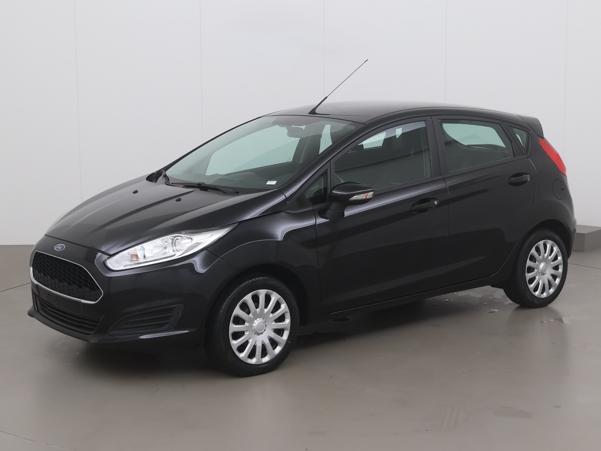 Ford Fiesta d’occasion reconditionnée - fiesta 1.0i trend 80 - 5 portes ...