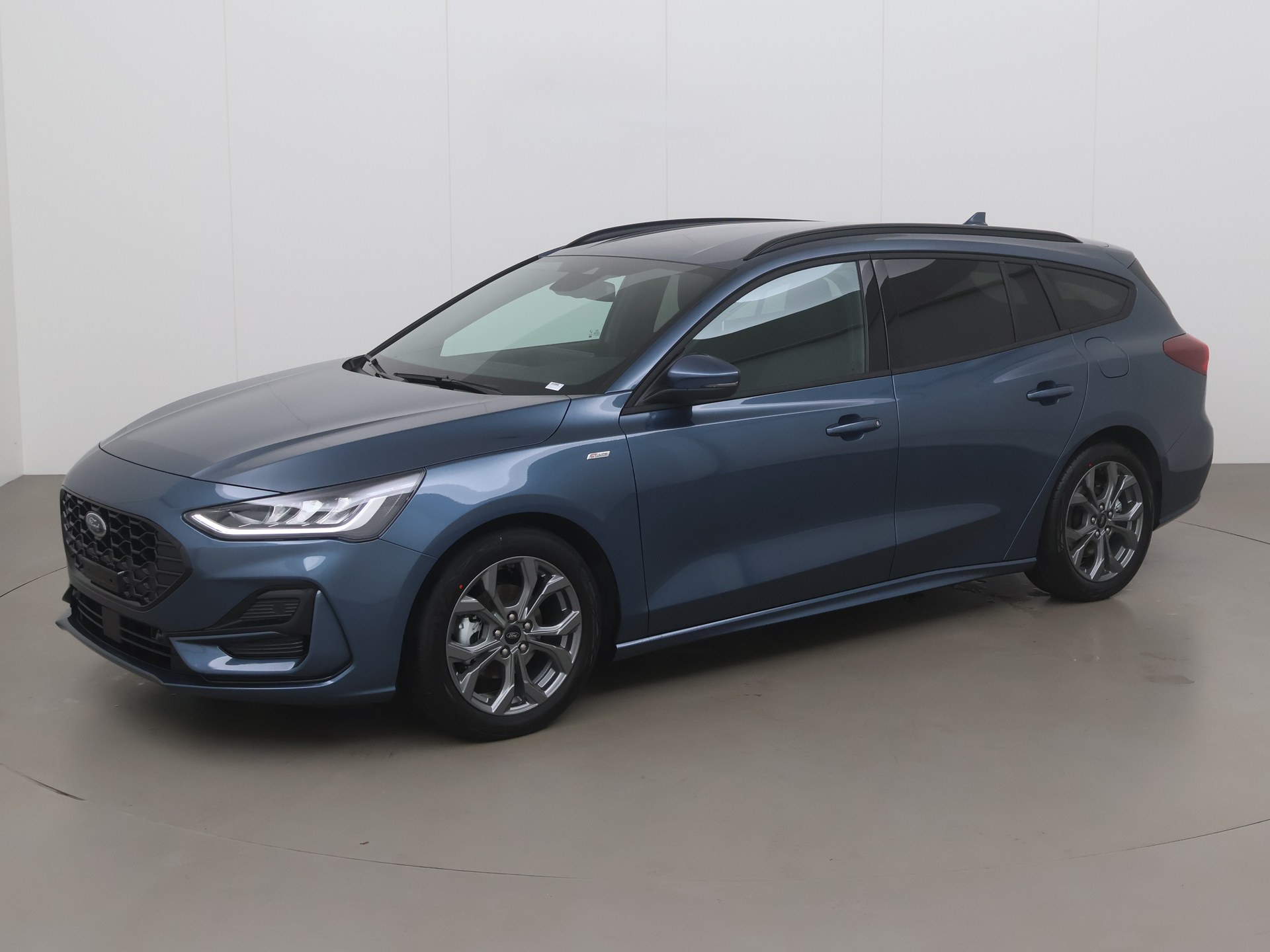 Nieuwe Ford Focus Clipper - 1.0 ecoboost st-line x 155 AT - 5-deurs ...